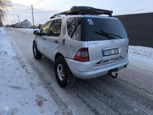 Pelēks Mercedes-Benz ML 320 1998 Marijampole, ar dzinēja tilpumu 3.20 L un nobraukumu 282 tūkst. km par 3850 €, foto 4 vietnē AUTOMOTO.COM.LV