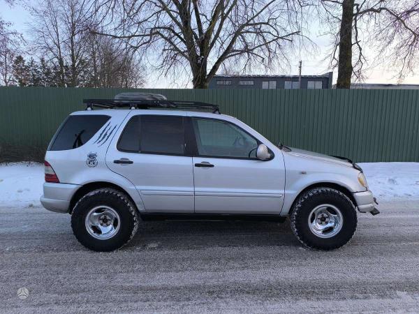 Pelēks Mercedes-Benz ML 320 1998 Marijampole, ar dzinēja tilpumu 3.20 L un nobraukumu 282 tūkst. km par 3850 €, foto 7 vietnē AUTOMOTO.COM.LV