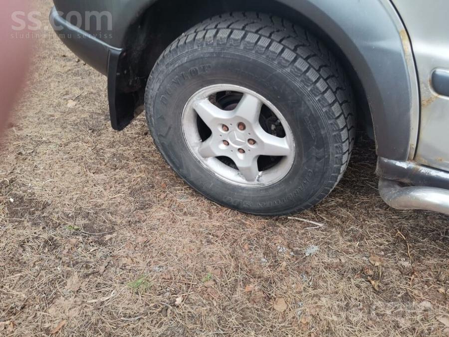 Pelēks Mercedes-Benz ML 320 1999 Rīga, ar dzinēja tilpumu 3.20 L un nobraukumu 268 tūkst. km par 2300 €, foto 4 vietnē AUTOMOTO.COM.LV