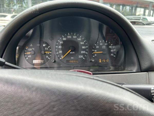 Pelēks Mercedes-Benz ML 320 2000 Rīga, ar dzinēja tilpumu 3.20 L un nobraukumu 190 tūkst. km par 1800 €, foto 7 vietnē AUTOMOTO.COM.LV