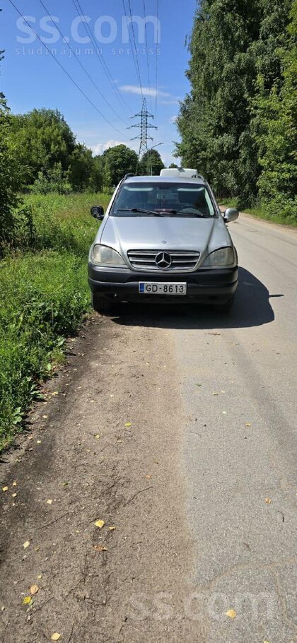Grey Mercedes-Benz ML 320 2000 in Riga, with an engine capacity of 3.00 L and mileage of 418 thousand km for 550 €, photo 2 on AUTOMOTO.COM.LV