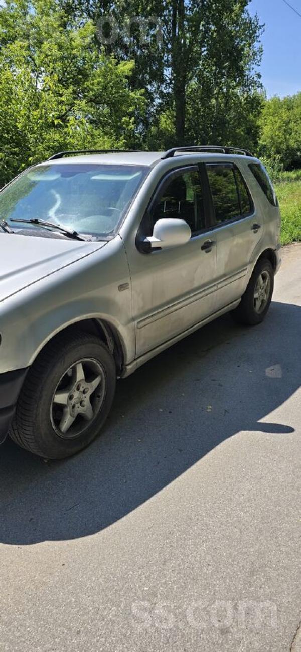 Grey Mercedes-Benz ML 320 2000 in Riga, with an engine capacity of 3.00 L and mileage of 418 thousand km for 550 €, photo 3 on AUTOMOTO.COM.LV