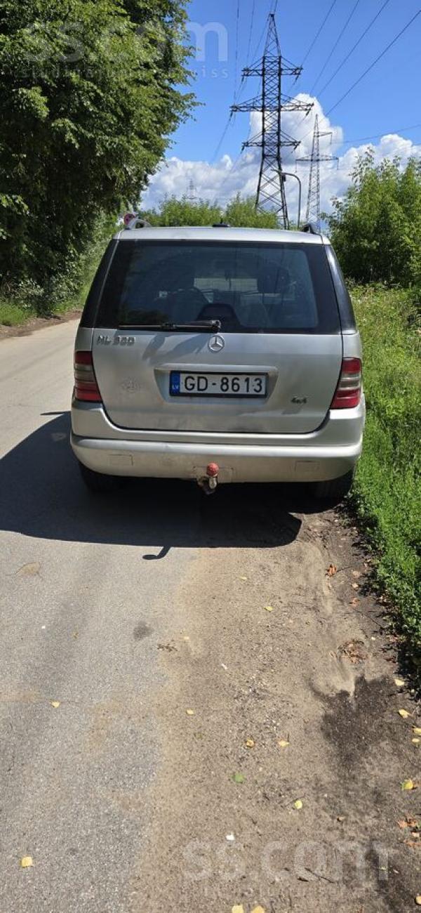 Grey Mercedes-Benz ML 320 2000 in Riga, with an engine capacity of 3.00 L and mileage of 418 thousand km for 550 €, photo 4 on AUTOMOTO.COM.LV