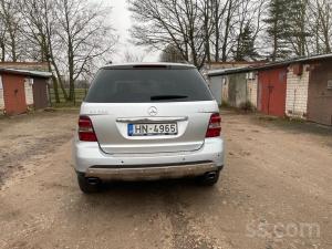 Grey Mercedes-Benz ML 320 2005 in Liepaja, with an engine capacity of 3.00 L and mileage of 234 thousand km for 7600 €, photo 5 on AUTOMOTO.COM.LV