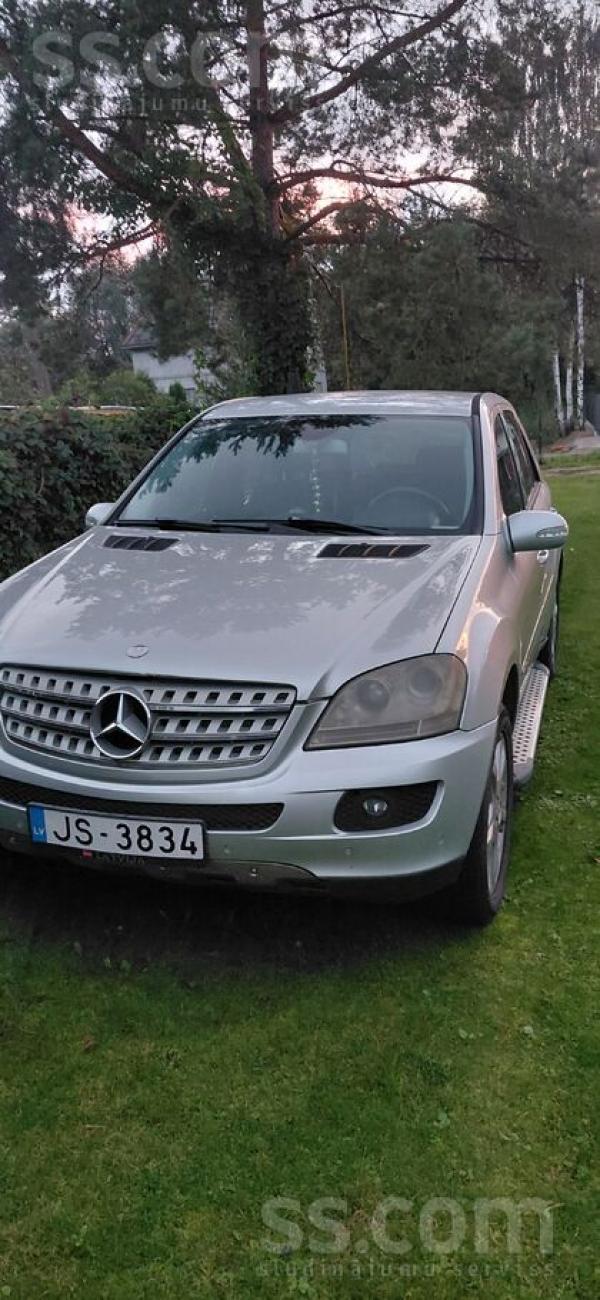 Grey Mercedes-Benz ML 320 2005 in Riga, with an engine capacity of 3.20 L and mileage of 345 thousand km for 2150 €, photo 1 on AUTOMOTO.COM.LV