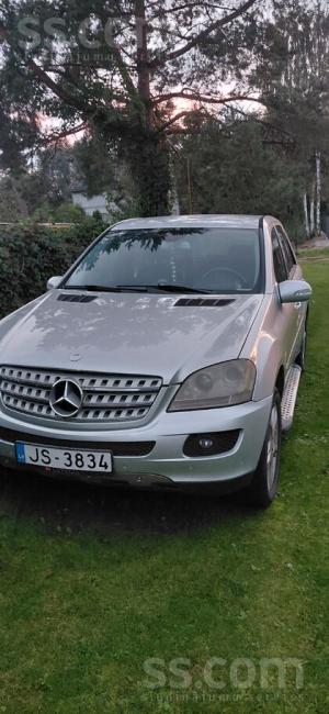 Grey Mercedes-Benz ML 320 2005 in Riga, with an engine capacity of 3.20 L and mileage of 345 thousand km for 2150 €, photo  on AUTOMOTO.COM.LV