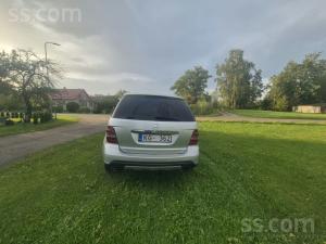 Pelēks Mercedes-Benz ML 320 2005 Rīga, ar dzinēja tilpumu 3.00 L un nobraukumu 370 tūkst. km par 3850 €, foto 5 vietnē AUTOMOTO.COM.LV
