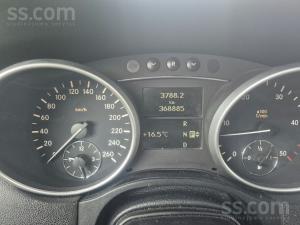 Pelēks Mercedes-Benz ML 320 2005 Rīga, ar dzinēja tilpumu 3.00 L un nobraukumu 370 tūkst. km par 3850 €, foto 6 vietnē AUTOMOTO.COM.LV