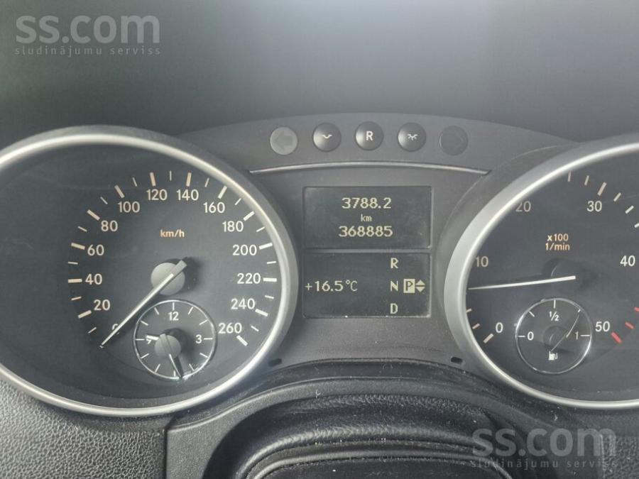 Pelēks Mercedes-Benz ML 320 2005 Rīga, ar dzinēja tilpumu 3.00 L un nobraukumu 370 tūkst. km par 3850 €, foto 6 vietnē AUTOMOTO.COM.LV
