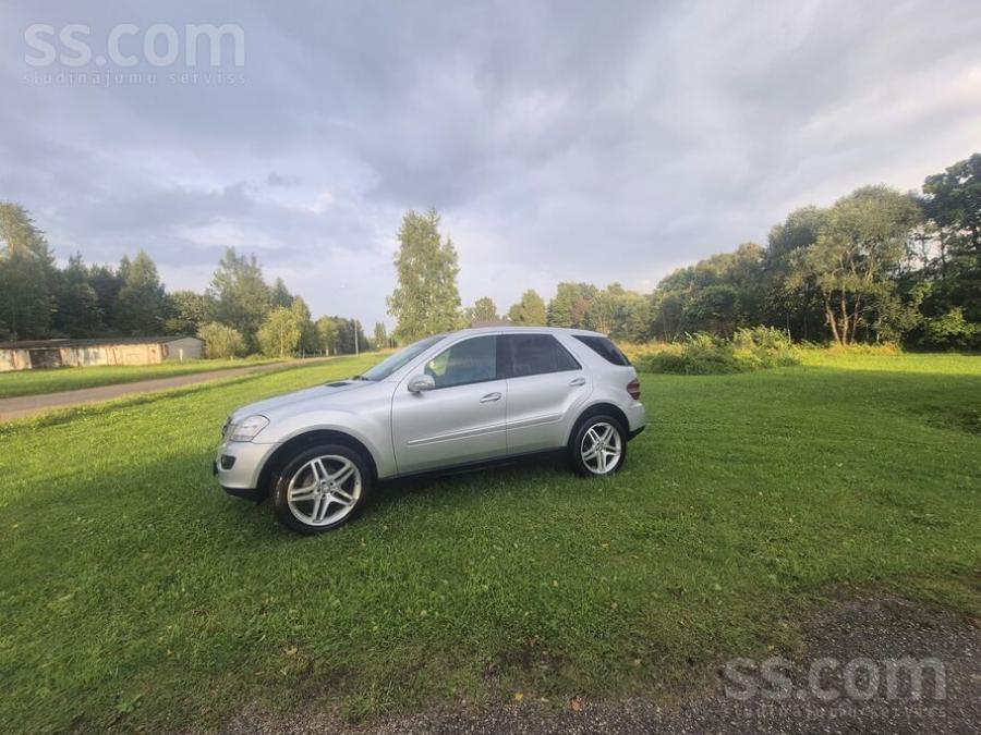 Pelēks Mercedes-Benz ML 320 2005 Rīga, ar dzinēja tilpumu 3.00 L un nobraukumu 370 tūkst. km par 3850 €, foto 9 vietnē AUTOMOTO.COM.LV