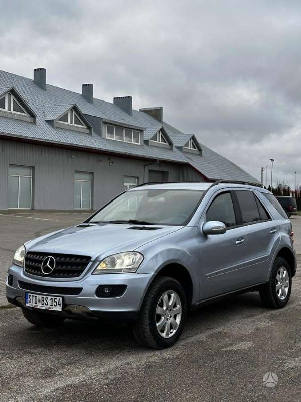 Pelēks Mercedes-Benz ML 320 2006 Marijampole, ar dzinēja tilpumu 2.99 L un nobraukumu 300 tūkst. km par 5500 €, foto 1 vietnē AUTOMOTO.COM.LV