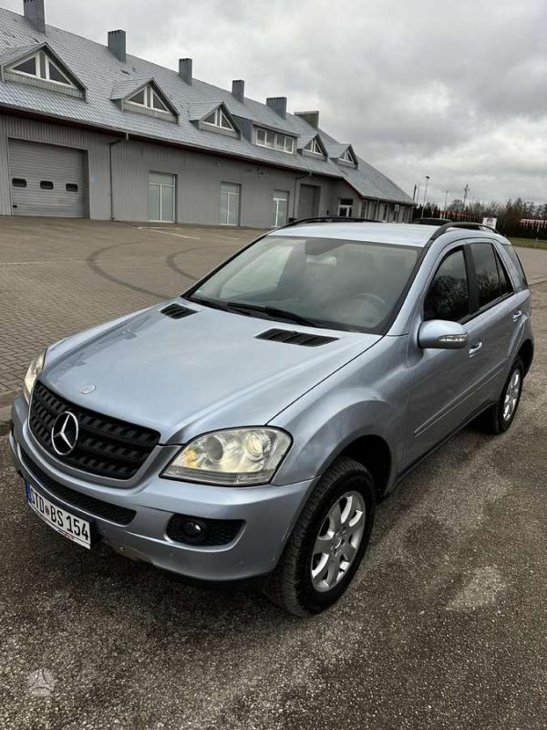 Pelēks Mercedes-Benz ML 320 2006 Marijampole, ar dzinēja tilpumu 2.99 L un nobraukumu 300 tūkst. km par 5500 €, foto 2 vietnē AUTOMOTO.COM.LV