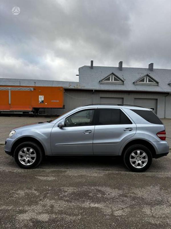 Pelēks Mercedes-Benz ML 320 2006 Marijampole, ar dzinēja tilpumu 2.99 L un nobraukumu 300 tūkst. km par 5500 €, foto 3 vietnē AUTOMOTO.COM.LV
