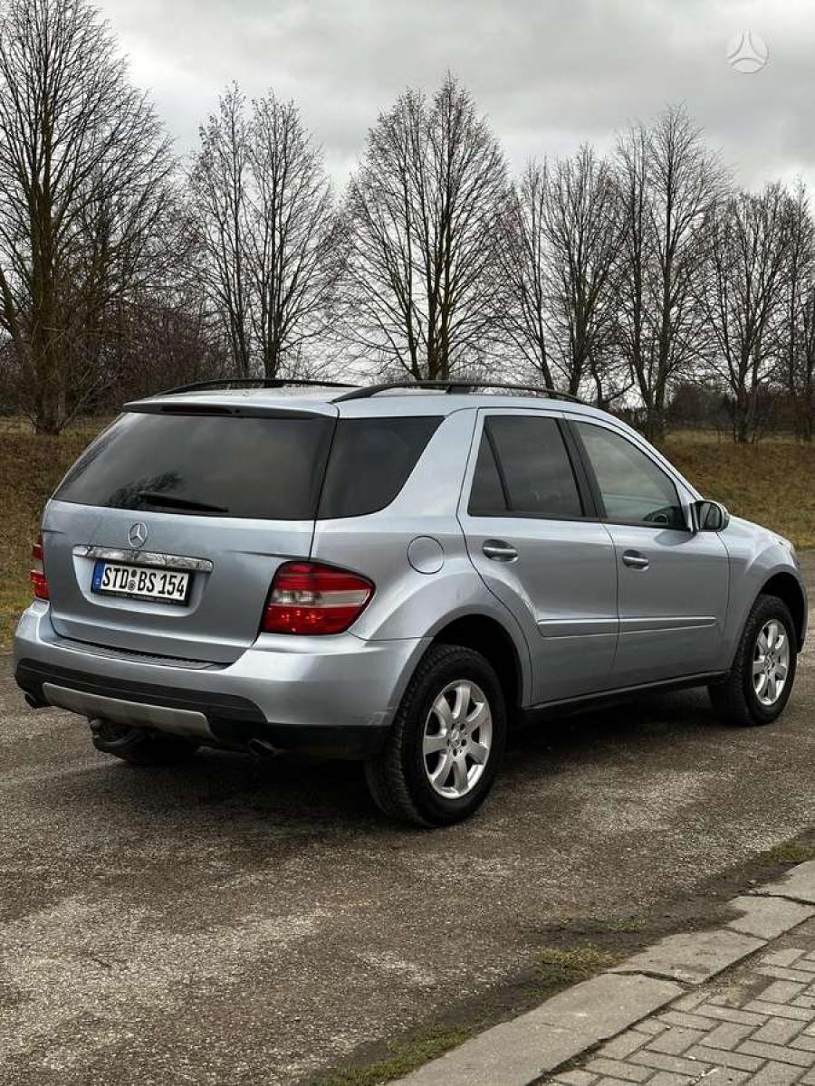 Grey Mercedes-Benz ML 320 2006 in Marijampole, with an engine capacity of 2.99 L and mileage of 300 thousand km for 5500 €, photo 8 on AUTOMOTO.COM.LV