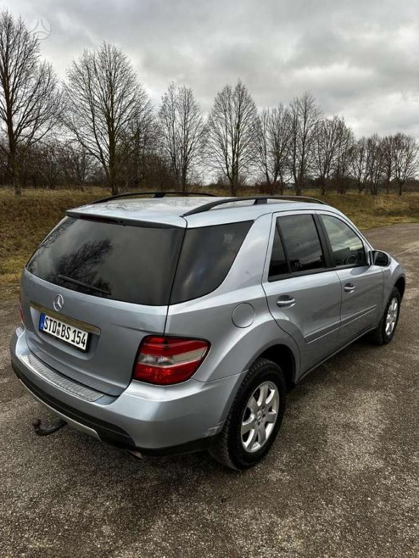 Pelēks Mercedes-Benz ML 320 2006 Marijampole, ar dzinēja tilpumu 2.99 L un nobraukumu 300 tūkst. km par 5500 €, foto 9 vietnē AUTOMOTO.COM.LV