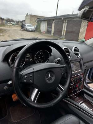 Grey Mercedes-Benz ML 320 2006 in Marijampole, with an engine capacity of 2.99 L and mileage of 300 thousand km for 5500 €, photo 16 on AUTOMOTO.COM.LV