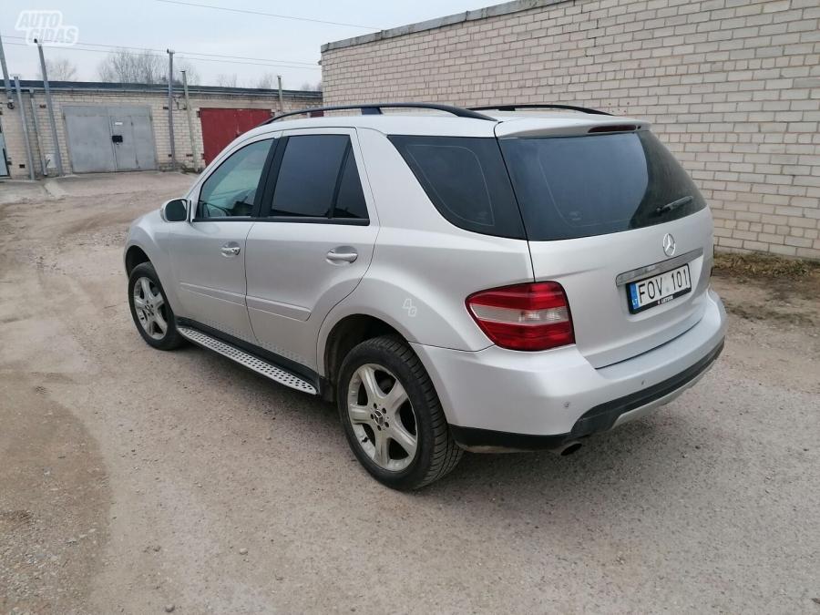 Grey Mercedes-Benz ML 320 2006 in Utena, with an engine capacity of 3.00 L and mileage of 372 thousand km for 3600 €, photo 2 on AUTOMOTO.COM.LV