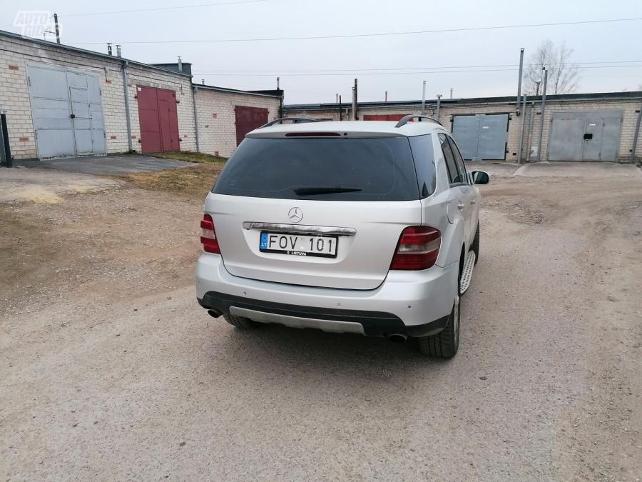 Grey Mercedes-Benz ML 320 2006 in Utena, with an engine capacity of 3.00 L and mileage of 372 thousand km for 3600 €, photo 4 on AUTOMOTO.COM.LV
