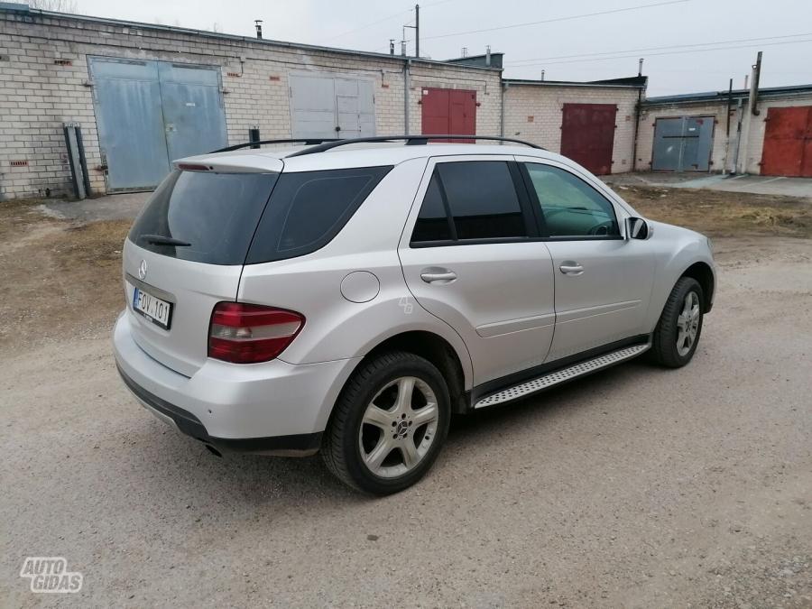 Grey Mercedes-Benz ML 320 2006 in Utena, with an engine capacity of 3.00 L and mileage of 372 thousand km for 3600 €, photo 5 on AUTOMOTO.COM.LV