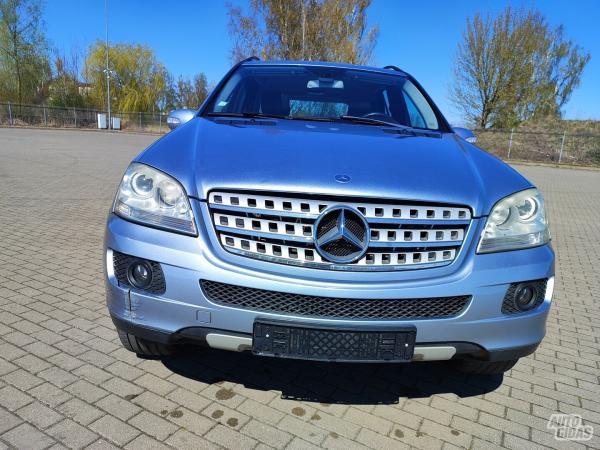 Pelēks Mercedes-Benz ML 320 2006 Marijampole, ar dzinēja tilpumu 3.00 L un nobraukumu 298 tūkst. km par 4150 €, foto 3 vietnē AUTOMOTO.COM.LV