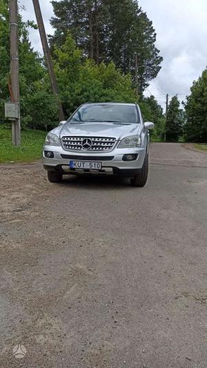 Pelēks Mercedes-Benz ML 320 2006 Viļņa, ar dzinēja tilpumu 3.00 L un nobraukumu 330 tūkst. km par 2850 €, foto  vietnē AUTOMOTO.COM.LV