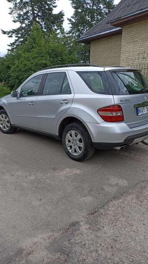 Pelēks Mercedes-Benz ML 320 2006 Viļņa, ar dzinēja tilpumu 3.00 L un nobraukumu 330 tūkst. km par 2850 €, foto 4 vietnē AUTOMOTO.COM.LV