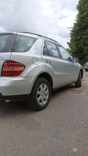 Pelēks Mercedes-Benz ML 320 2006 Viļņa, ar dzinēja tilpumu 3.00 L un nobraukumu 330 tūkst. km par 2850 €, foto 6 vietnē AUTOMOTO.COM.LV