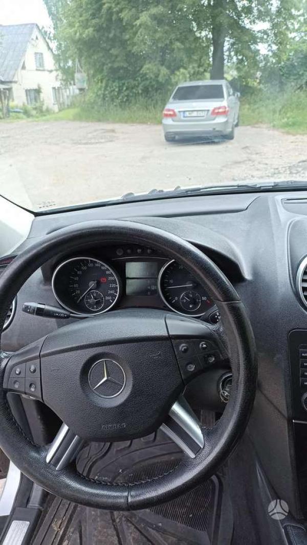 Серый Мерседес МЛ 320 2006 в Вильнюс, объемом двигателя 3.00 л и пробегом 330 тыс. км за 2850 €, фото 9 на AUTOMOTO.COM.LV