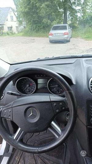 Pelēks Mercedes-Benz ML 320 2006 Viļņa, ar dzinēja tilpumu 3.00 L un nobraukumu 330 tūkst. km par 2850 €, foto 10 vietnē AUTOMOTO.COM.LV