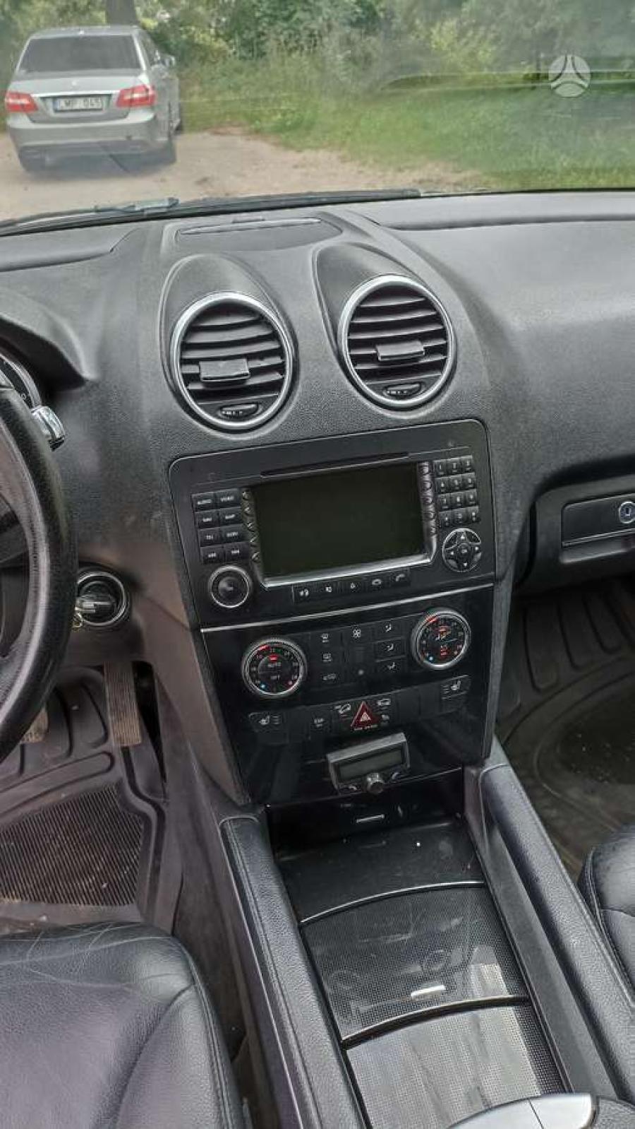 Pelēks Mercedes-Benz ML 320 2006 Viļņa, ar dzinēja tilpumu 3.00 L un nobraukumu 330 tūkst. km par 2850 €, foto 11 vietnē AUTOMOTO.COM.LV