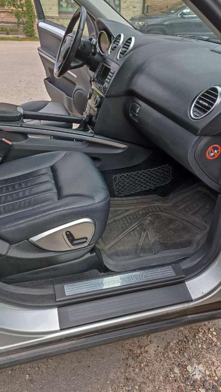 Pelēks Mercedes-Benz ML 320 2006 Viļņa, ar dzinēja tilpumu 3.00 L un nobraukumu 330 tūkst. km par 2850 €, foto 12 vietnē AUTOMOTO.COM.LV