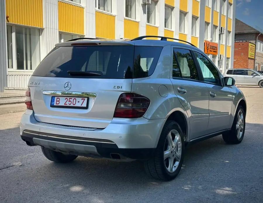Pelēks Mercedes-Benz ML 320 2006 Rēzekne, ar dzinēja tilpumu 3.00 L un nobraukumu 311 tūkst. km par 4990 €, foto 6 vietnē AUTOMOTO.COM.LV