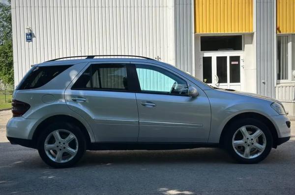 Pelēks Mercedes-Benz ML 320 2006 Rēzekne, ar dzinēja tilpumu 3.00 L un nobraukumu 311 tūkst. km par 4990 €, foto 6 vietnē AUTOMOTO.COM.LV