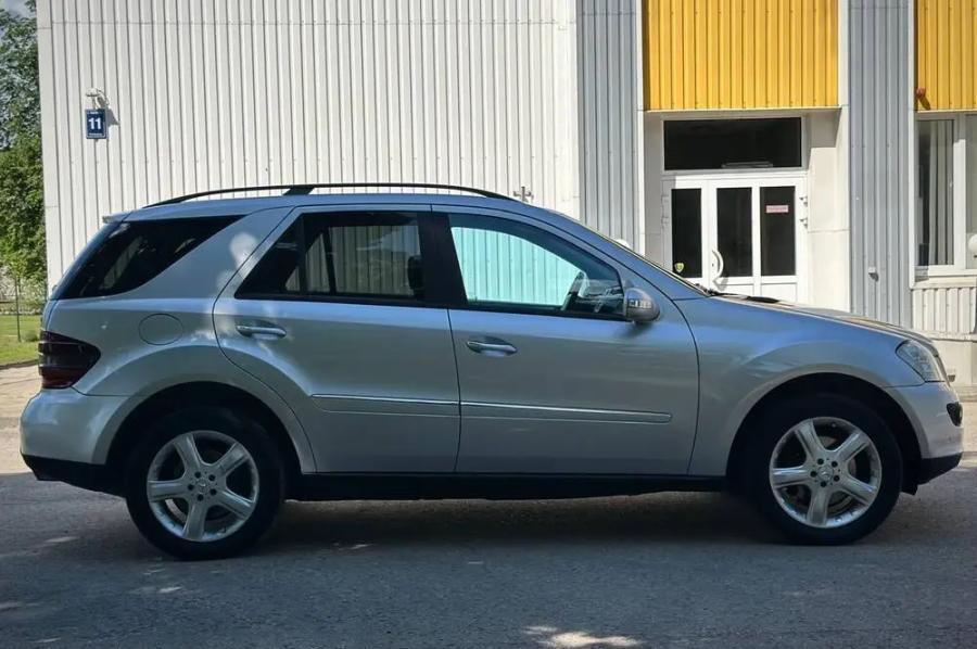 Pelēks Mercedes-Benz ML 320 2006 Rēzekne, ar dzinēja tilpumu 3.00 L un nobraukumu 311 tūkst. km par 4990 €, foto 7 vietnē AUTOMOTO.COM.LV