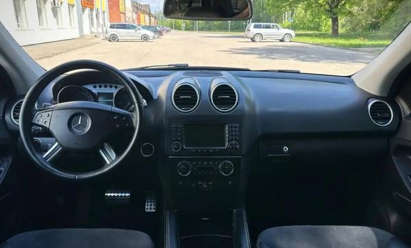 Pelēks Mercedes-Benz ML 320 2006 Rēzekne, ar dzinēja tilpumu 3.00 L un nobraukumu 311 tūkst. km par 4990 €, foto 7 vietnē AUTOMOTO.COM.LV