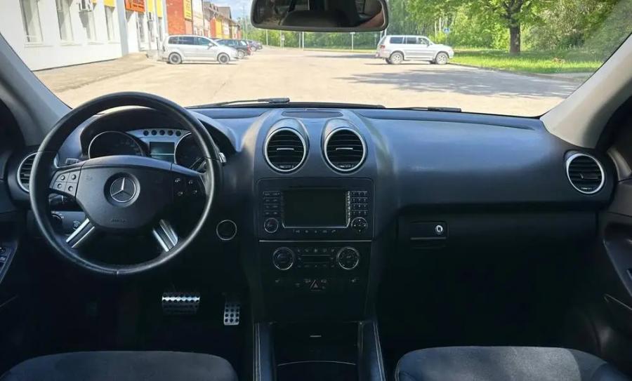 Pelēks Mercedes-Benz ML 320 2006 Rēzekne, ar dzinēja tilpumu 3.00 L un nobraukumu 311 tūkst. km par 4990 €, foto 8 vietnē AUTOMOTO.COM.LV