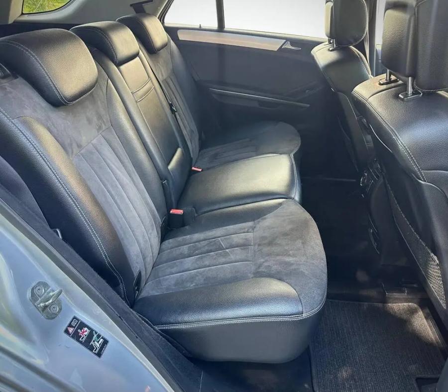 Pelēks Mercedes-Benz ML 320 2006 Rēzekne, ar dzinēja tilpumu 3.00 L un nobraukumu 311 tūkst. km par 4990 €, foto 12 vietnē AUTOMOTO.COM.LV
