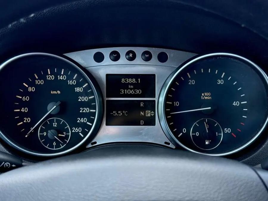 Pelēks Mercedes-Benz ML 320 2006 Rēzekne, ar dzinēja tilpumu 3.00 L un nobraukumu 311 tūkst. km par 4990 €, foto 16 vietnē AUTOMOTO.COM.LV