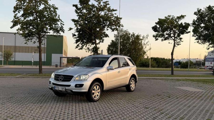 Pelēks Mercedes-Benz ML 320 2006 Šauļi, ar dzinēja tilpumu 3.00 L un nobraukumu 404 tūkst. km par 3350 €, foto 3 vietnē AUTOMOTO.COM.LV