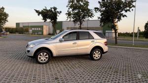 Pelēks Mercedes-Benz ML 320 2006 Šauļi, ar dzinēja tilpumu 3.00 L un nobraukumu 404 tūkst. km par 3350 €, foto 5 vietnē AUTOMOTO.COM.LV