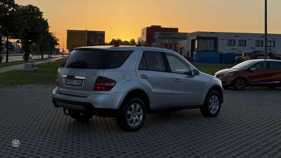 Pelēks Mercedes-Benz ML 320 2006 Šauļi, ar dzinēja tilpumu 3.00 L un nobraukumu 404 tūkst. km par 3350 €, foto 6 vietnē AUTOMOTO.COM.LV