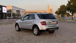 Pelēks Mercedes-Benz ML 320 2006 Šauļi, ar dzinēja tilpumu 3.00 L un nobraukumu 404 tūkst. km par 3350 €, foto 7 vietnē AUTOMOTO.COM.LV