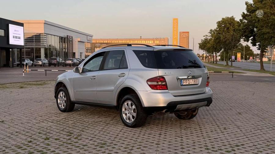 Pelēks Mercedes-Benz ML 320 2006 Šauļi, ar dzinēja tilpumu 3.00 L un nobraukumu 404 tūkst. km par 3350 €, foto 7 vietnē AUTOMOTO.COM.LV