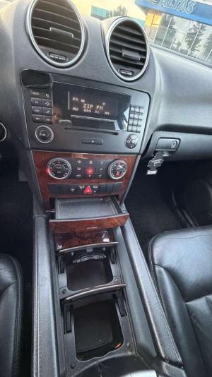 Pelēks Mercedes-Benz ML 320 2006 Šauļi, ar dzinēja tilpumu 3.00 L un nobraukumu 404 tūkst. km par 3350 €, foto 13 vietnē AUTOMOTO.COM.LV