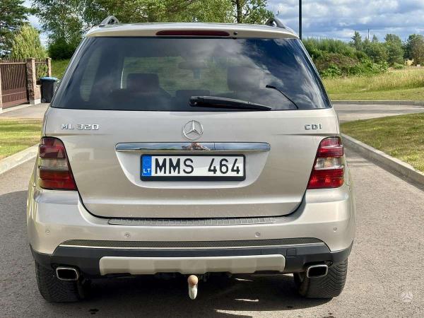 Серый Мерседес МЛ 320 2006 в Вильнюс, объемом двигателя 2.99 л и пробегом 330 тыс. км за 4500 €, фото 4 на AUTOMOTO.COM.LV