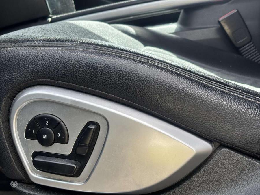 Pelēks Mercedes-Benz ML 320 2006 Viļņa, ar dzinēja tilpumu 2.99 L un nobraukumu 330 tūkst. km par 4500 €, foto 12 vietnē AUTOMOTO.COM.LV