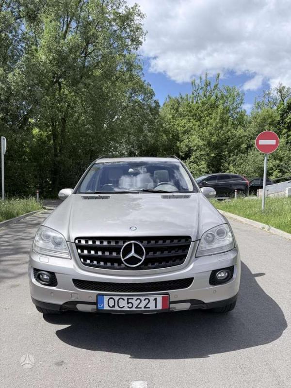 Grey Mercedes-Benz ML 320 2006 in Kaunas, with an engine capacity of 2.99 L and mileage of 335 thousand km for 3900 €, photo 4 on AUTOMOTO.COM.LV
