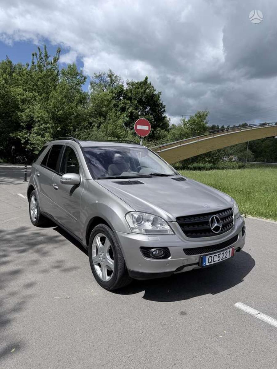 Grey Mercedes-Benz ML 320 2006 in Kaunas, with an engine capacity of 2.99 L and mileage of 335 thousand km for 3900 €, photo 6 on AUTOMOTO.COM.LV