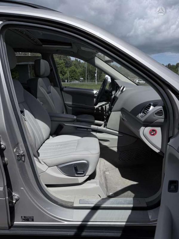 Grey Mercedes-Benz ML 320 2006 in Kaunas, with an engine capacity of 2.99 L and mileage of 335 thousand km for 3900 €, photo 9 on AUTOMOTO.COM.LV