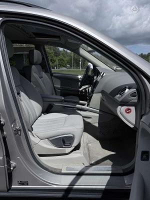 Grey Mercedes-Benz ML 320 2006 in Kaunas, with an engine capacity of 2.99 L and mileage of 335 thousand km for 3900 €, photo 10 on AUTOMOTO.COM.LV